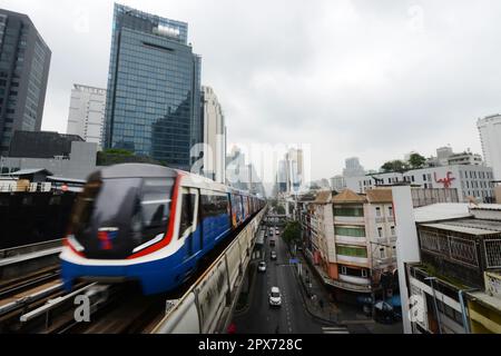The BTS Skytrain Sukhumvit line approaching Nana station. Bangkok ...