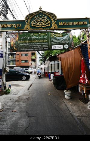 Haroon Mosque in Bang Rak, Bangkok, Thailand Stock Photo - Alamy