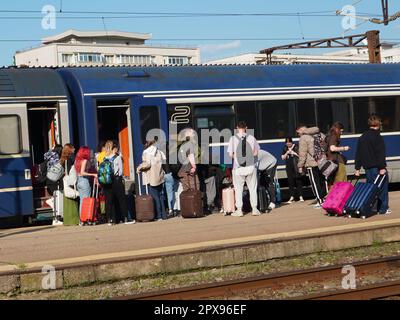 Woman Getting Off a Train at a Railway Station Stock Photo - Alamy