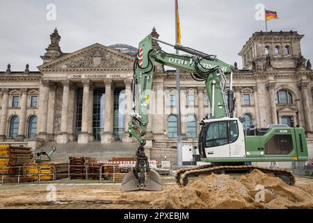construction site due to cable laying in front of the Reichstag ...