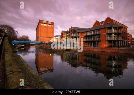 Sunrise on the Canal in Nottingham City, Nottinghamshire England UK ...