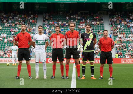 Players line up prior to kick off during the Emirates FA Cup, Third ...