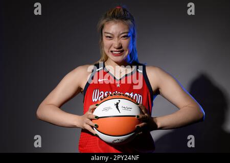 Washington Mystics guard Li Meng (3) goes to the basket past Phoenix ...