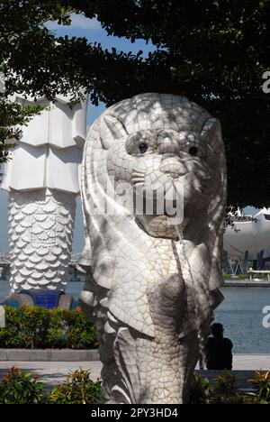 Mosaic model of the Merlion Statue on the Esplanade, Marina Bay ...