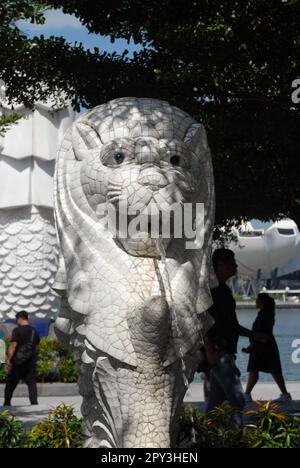 Mosaic model of the Merlion Statue on the Esplanade, Marina Bay ...