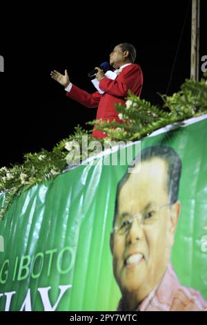 Mike Velarde (aka Brother Mike) addressing the crowd during his weekly ...