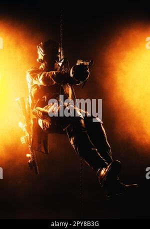Police SWAT rappeller Stock Photo - Alamy