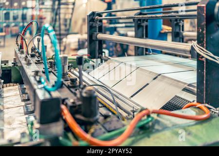 machine for adjusting and dosing plastic packaging for distribution ...
