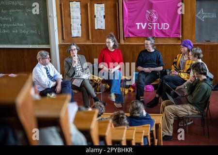 03 May 2023, Berlin: Niels Helle-Meyer (l), Vice President for Budget ...