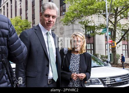 Cande Carroll, right, arrives at federal court to testify in her sister ...