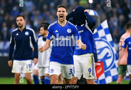 Marcin Kaminski (FC Schalke 04, 35), Bryan Hein (SSV Jahn Regensburg, 3 ...