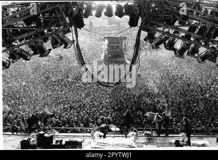 "Over several days, the ""Rock and Song Summer of the FDJ 89"" took ...