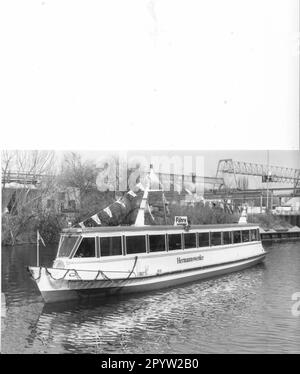 Potsdam White Fleet tourism traffic shipping harbor basin water nature ...