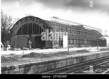 Potsdam Kaiserbahnhof Wildpark, at the park Sanssouci 1995 DDR decay ...