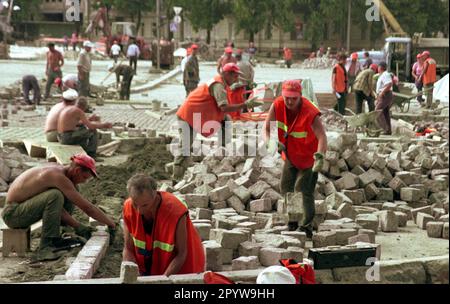 Ukraine / Shitomir / 1998 Construction workers repave St. Sophia Square ...
