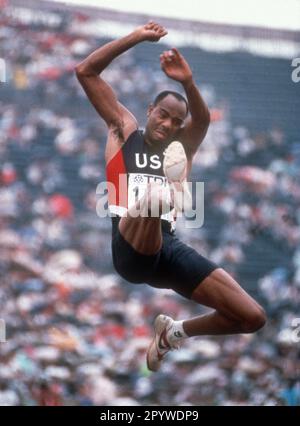 Athletics - Long Jump - Mike Powell. Mike Powell USA Stock Photo - Alamy