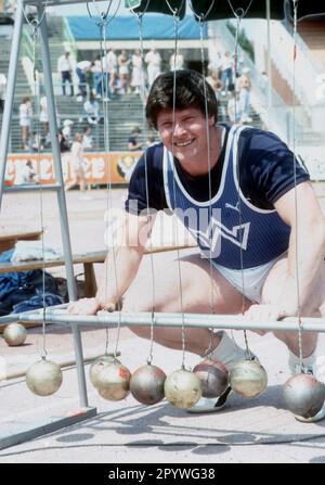 Hammer thrower Karl-Hans Riehm , portrait in competition break 11.06. ...