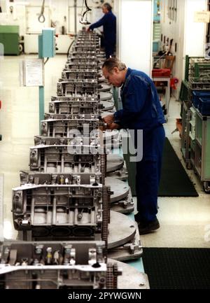 DEU , GERMANY : Production line of engines for Mercedes-Benz cars in ...