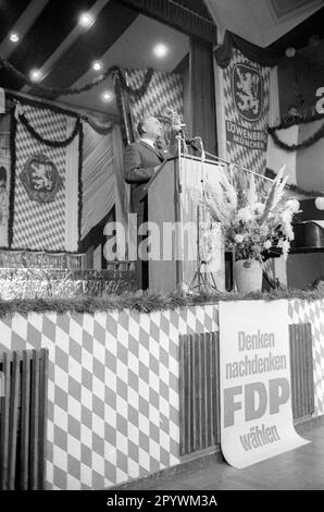 Erich Mende at an appearance during the Bavarian state election ...