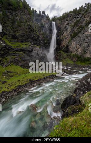 River Driva, Svoufallet waterfall, long exposure, Amotan Gorge, Gjora ...