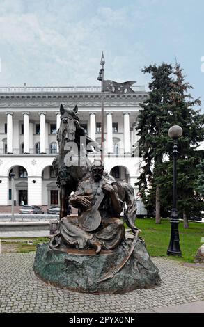 Cossack with horse statue, Maidan Square, Kiev, Ukraine Stock Photo - Alamy