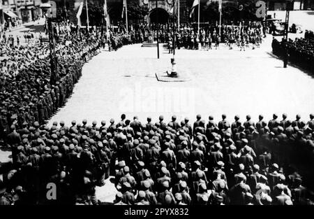 European SS helpers are taken into service in the Luftwaffe. Photo ...