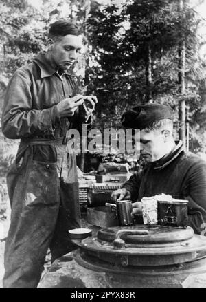 German tank crew in front of a Panzer A7V, 1918 Stock Photo - Alamy