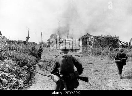 German soldiers during the fighting around Vyazma and Briansk. On the ...