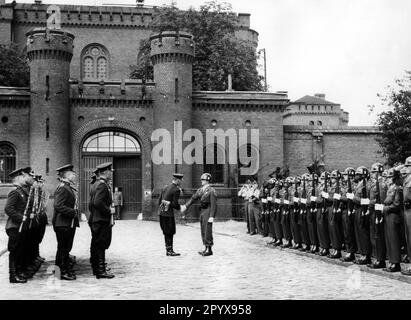 SPANDAU PRISON: CHANGING THE GUARD Stock Photo - Alamy