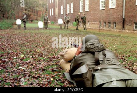 Recording date: 28.04.1997 Recruit training with the German Armed ...