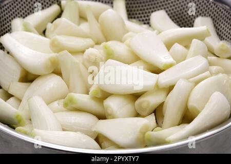 How to make rakkyo (Japanese scallion bulb pickles ), a garnish of ...