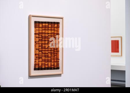 Anni Albers, red and Blue Layers, Cooton, 1954, Bauhaus Stock Photo - Alamy