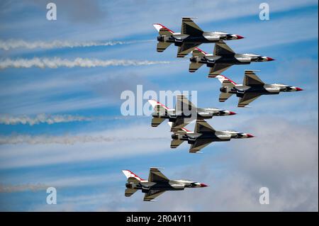 USAF Thunderbirds Four and One formation Stock Photo - Alamy