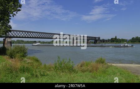 Raiffeisen bridge, railway bridge, Urmitz, Rhineland-Palatinate ...