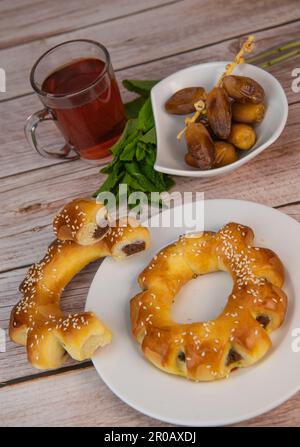 Recipe Maarouk of Aleppo, soft brioche with date paste Stock Photo - Alamy