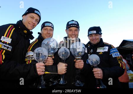 Andre Lange Gesamtweltcupsieger Geste Freude bei Siegerehrung.4er Bob ...