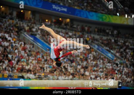 CHENG Fei CHN Aktion am Schwebebalken.Kunstturnen 19.8.2008Olympia 2008 ...
