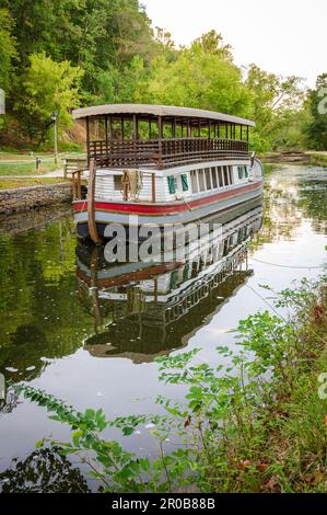 Mule drawn Canal Boat ride at National Canal Museum, with tow path ...