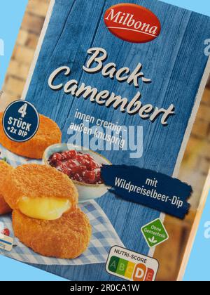 Milbona Back-Camembert mit Wildpreiselbeeren Dip Stock Photo - Alamy