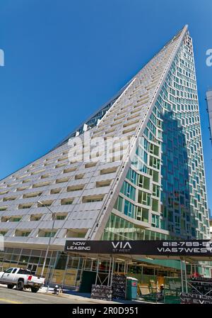 VIA 57 West Apartments represents a new building type – courtscraper ...