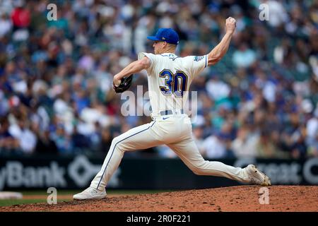 Seattle Mariners relief pitcher Trevor Gott throws against the Los ...