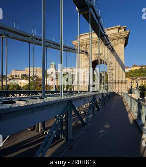 Photo of the Budapest Chain Bridge with the city of Budapest in the ...