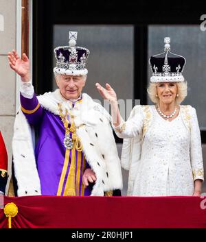 King Charles III and Queen Camilla arrive by royal carriage on day two ...