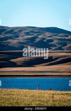 Lake Onslow and Lammerlaw range, near Roxburgh, Otago, South Island ...