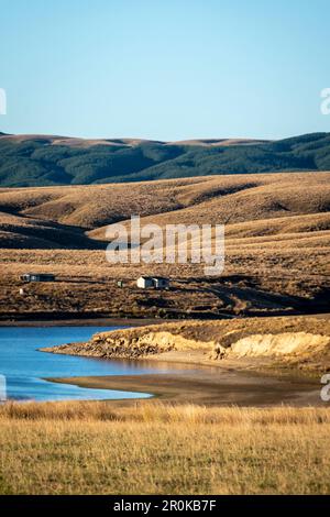 Lake Onslow and Lammerlaw range, near Roxburgh, Otago, South Island ...
