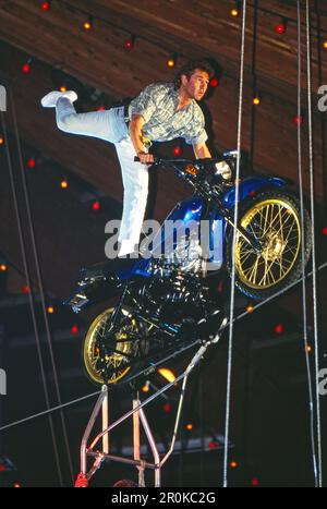 Peter Maffay, deutscher Sänger, Komponist und Motorradfan, bei einer ...