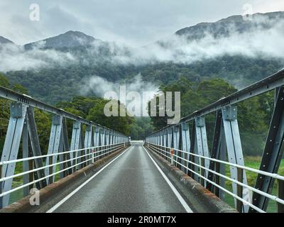 ROAD BRIDGE OVER HAAST RIVER SOUTH ISLAND NEW ZEALAND Stock Photo - Alamy