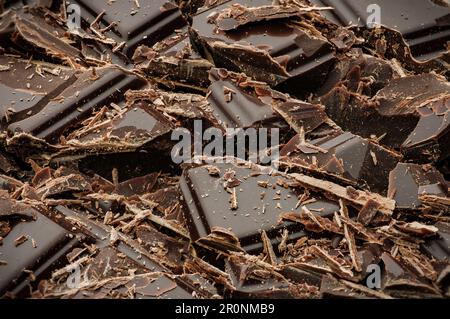 chopped chocolate bar textured detail Stock Photo - Alamy