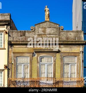 Facade of traditional building, Porto, Portugal Stock Photo - Alamy