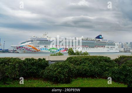 Norwegian Cruise Line's The Pearl of Miami, Terminal B, viewd from ...